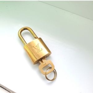 Louis Vuitton - Poshmark